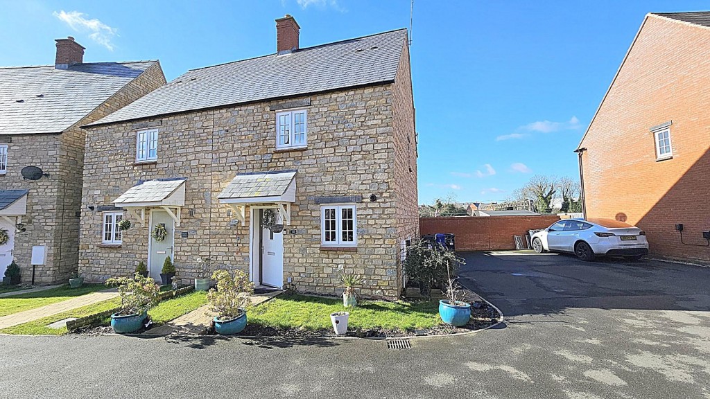 Setters Way, Roade, Northampton, 3 bedroom, House - Semi-Detached